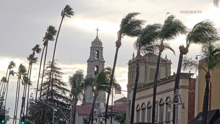 RivCo issues strong winds warning through Monday