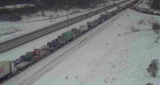 First Alert Traffic: Crash shuts down I-77 N after I-271