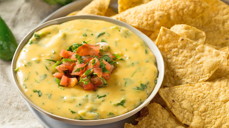This Chile Con Queso Recipe Produces An Easy And Cheesy 4 Minute Dip