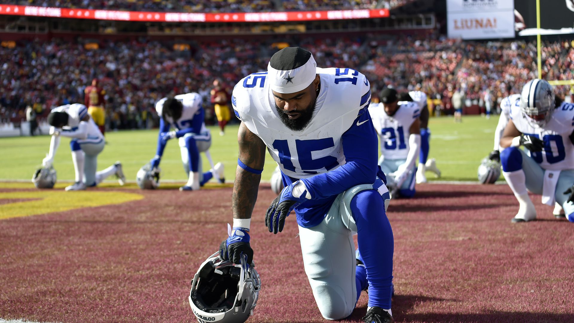 Chargers signing RB Zeke Elliott to practice squad