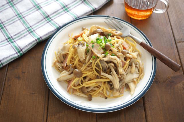 お正月太り解消！レンジ5分で簡単「きのこのやみつきレモンマリネ」