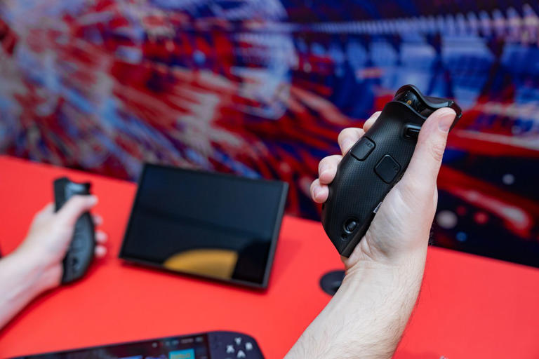 Lenovo Legion Go S official: $499 buys the first authorized third-party ...