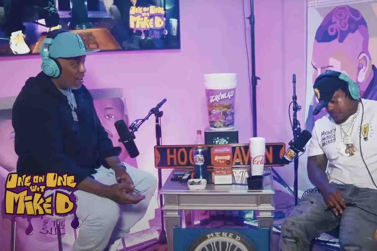 Video: rapper schiet met een wapen tijdens een interview en gedraagt ...