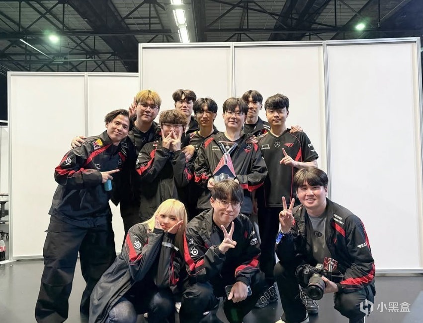 Faker采访首谈和女朋友一起打游戏，网友扒出疑似和女粉恋爱！