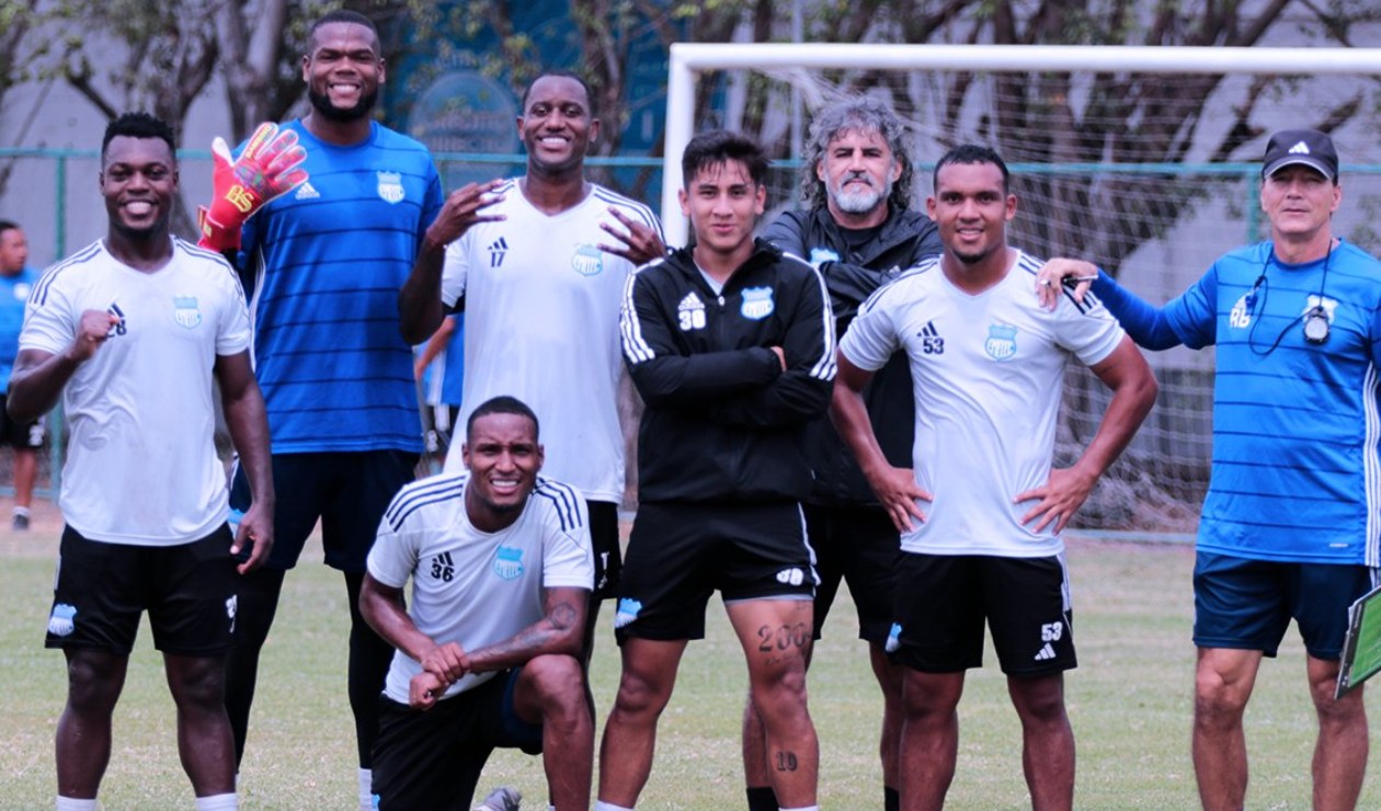 Emelec sigue padeciendo a Leonel Álvarez: millonaria demanda