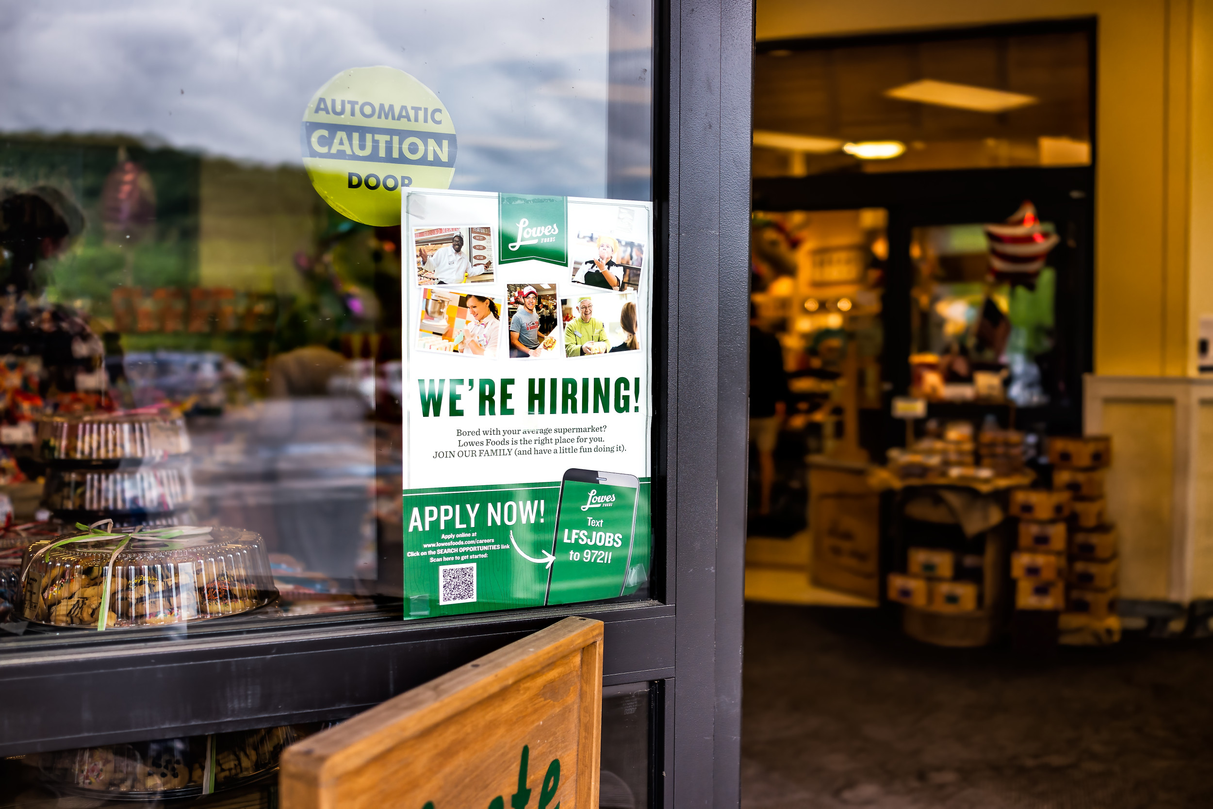 US Job Openings Rise to 8.1 Million, Defying Expectations