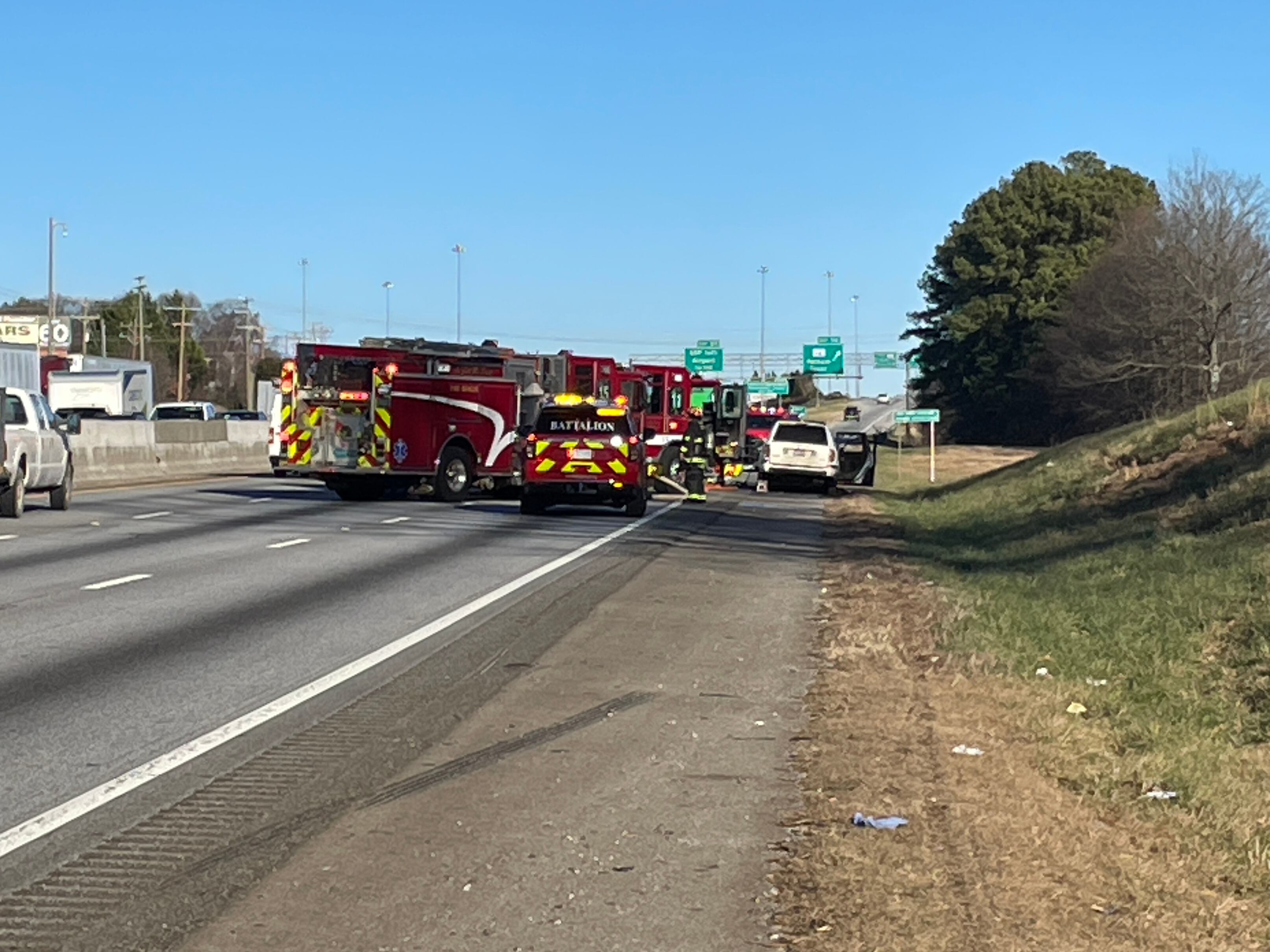 SCDOT: Vehicle fire and crash close three lanes on I-85 in Greenville Co.