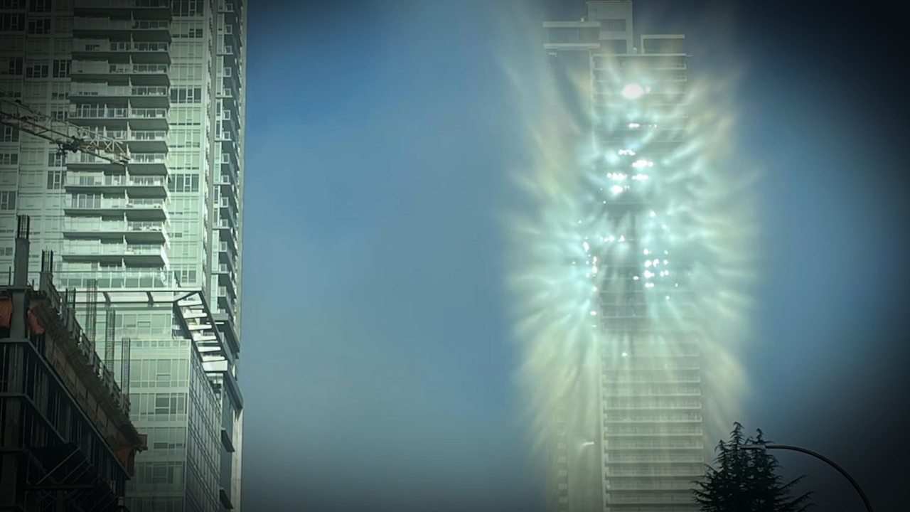 Portal in the fog? Stunning, optical display stops commuters in their track