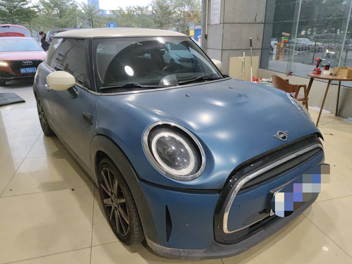 MINI MINI 2022款 改款 1.5T COOPER 艺术家实拍图
