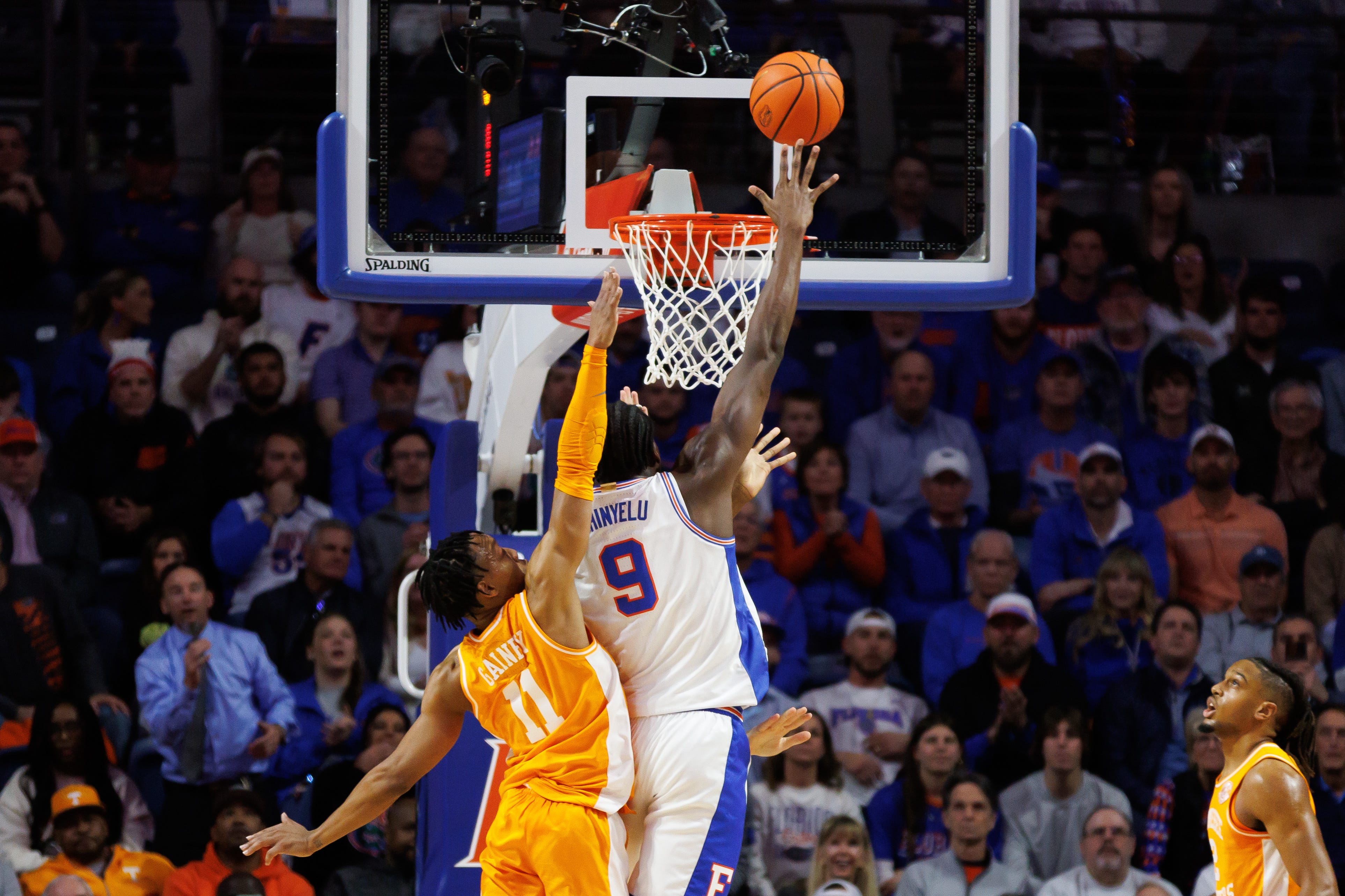 Florida basketball beats No. 1 Tennessee at own game in historic win ...