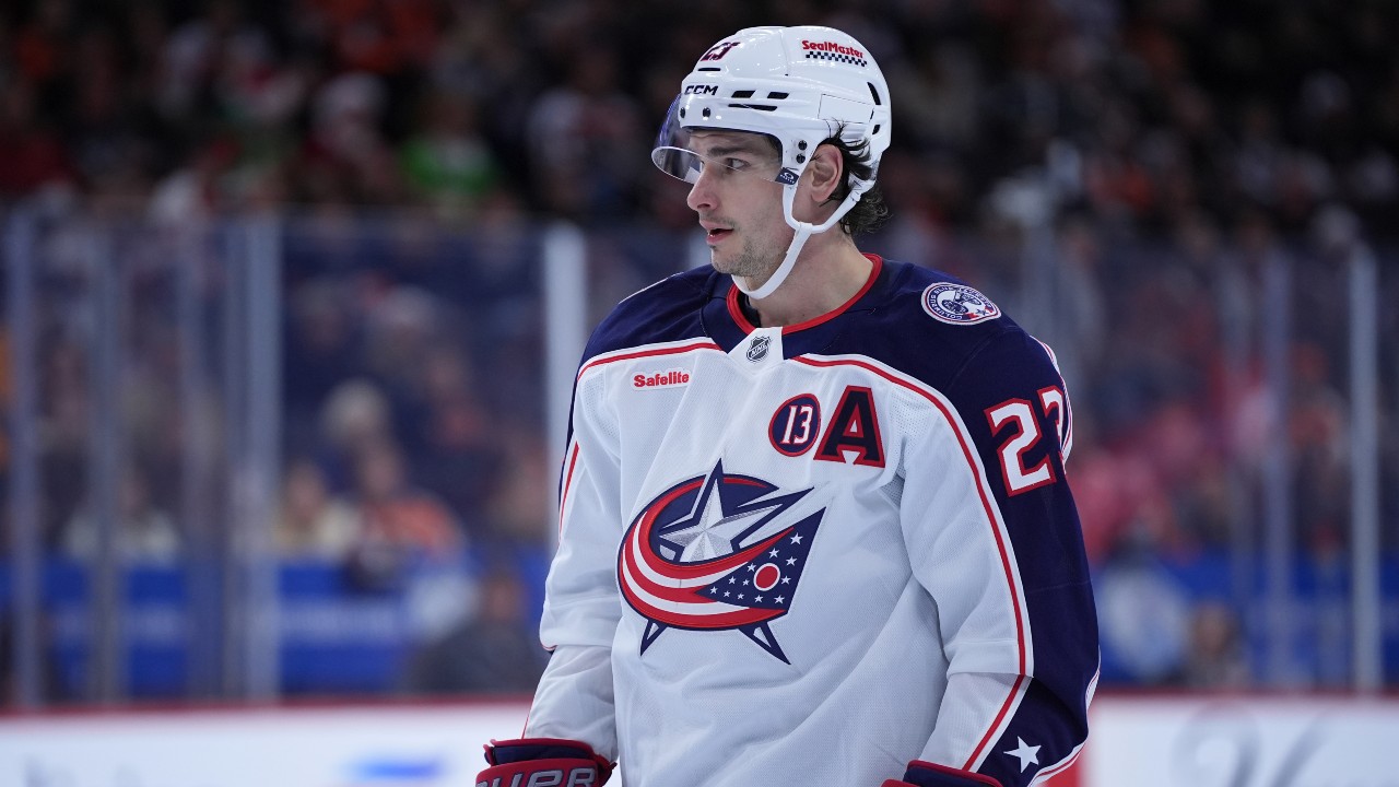 Blue Jackets’ Sean Monahan exits game with upper-body injury