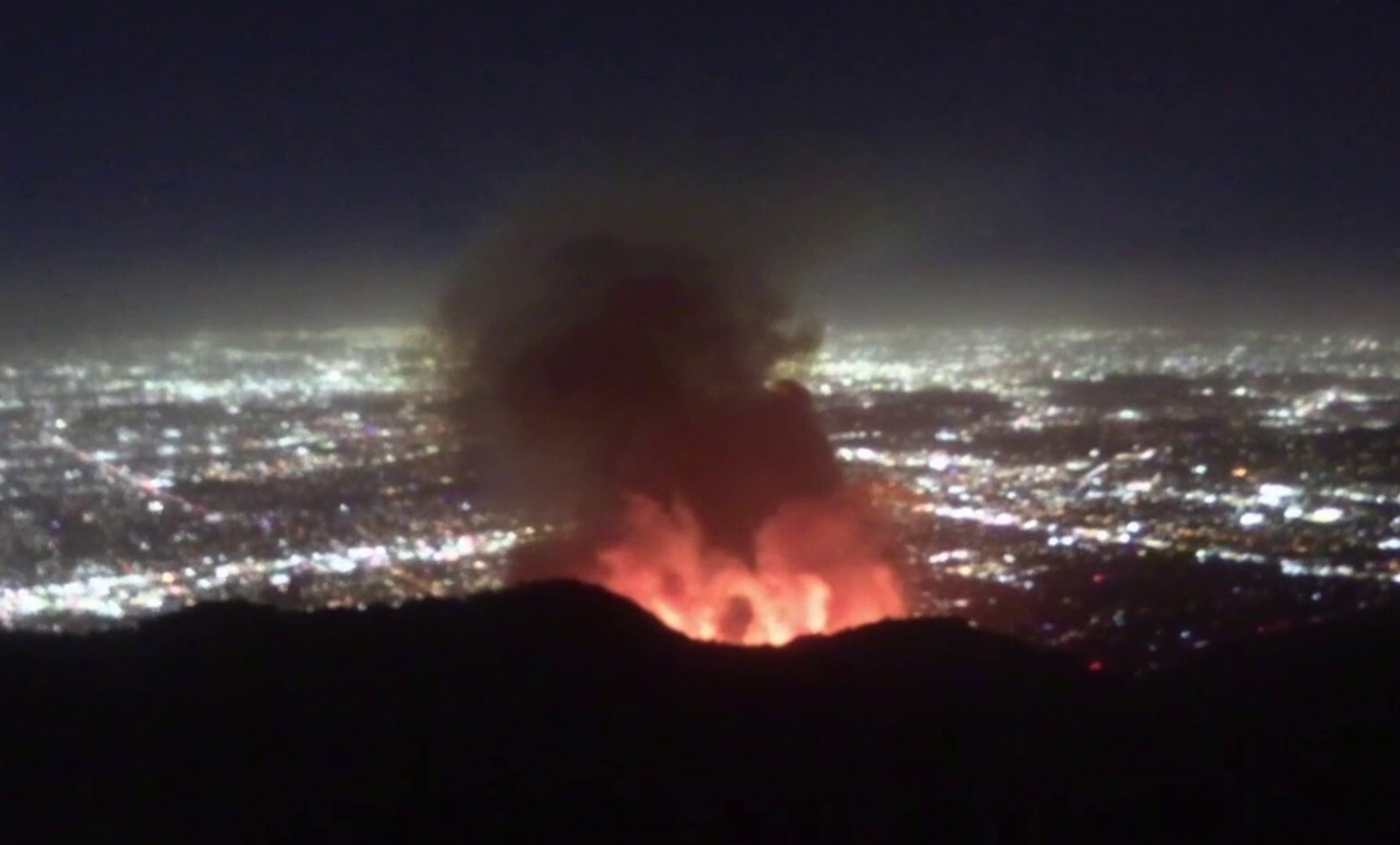 Brush fire fanned by strong winds burns in Eaton Canyon near Altadena