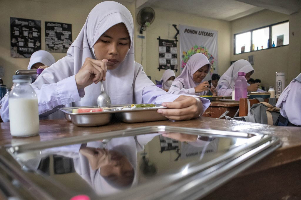 Zulhas Sebut Anggaran Program MBG Bisa Tembus Rp420 T Setahun Zulhas Sebut Anggaran Program MBG Bisa Tembus Rp420 T Setahun