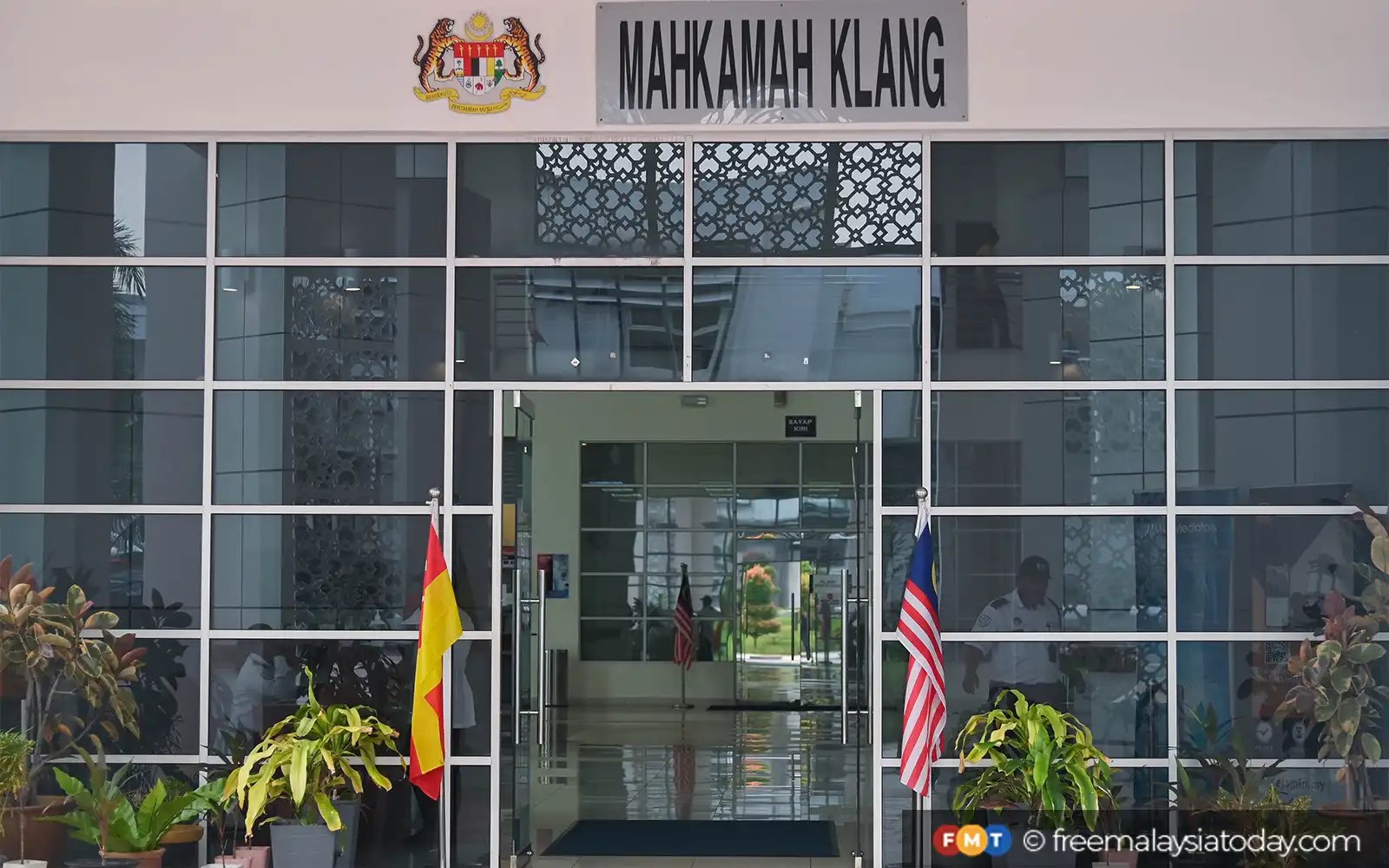 Man with flail right arm awarded RM850,000 for medical negligence