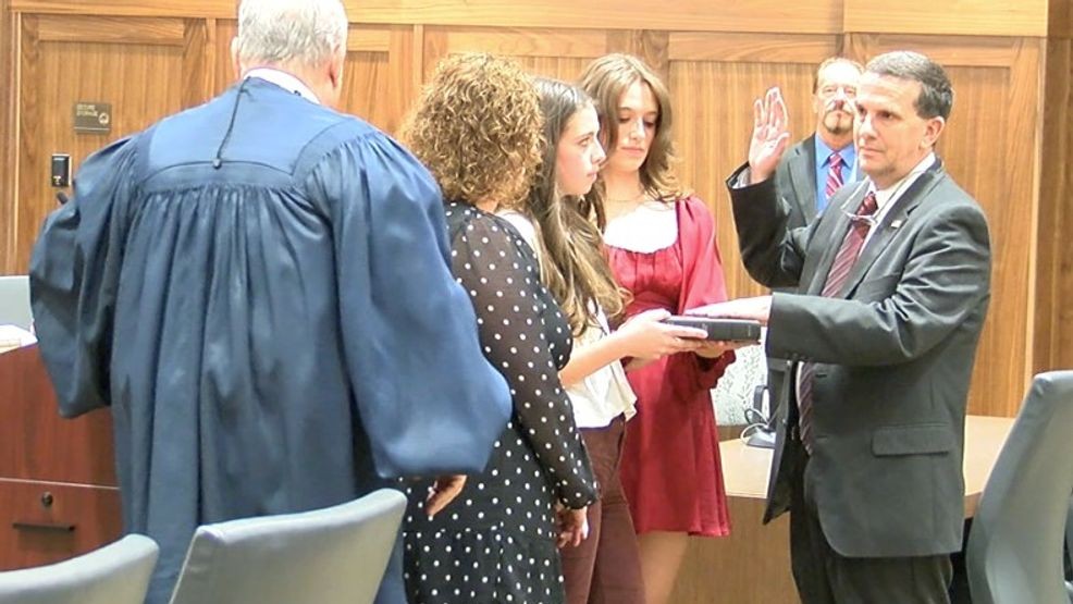 Dozens fill courtroom to witness swearing in of Darlington County Sheriff