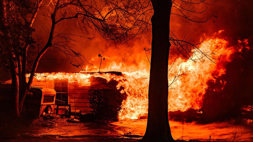 Los Angeles wildfire: 30,000 people forced to flee as massive blaze ...