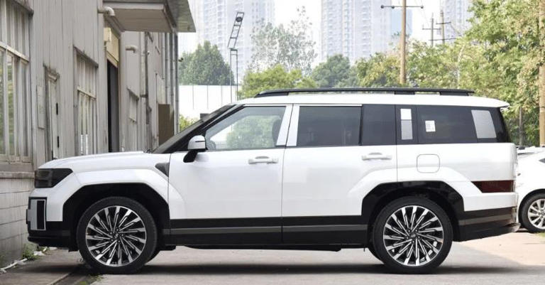 现代新‘方盒子’SUV亮相，4830mm车身，2.0T+8AT，多座布局任选