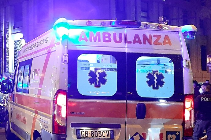 Perde il controllo della moto e cade, muore 34enne a Taranto