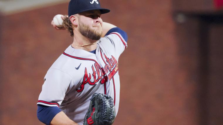 Red Sox in talks with World Series champion lefty reliever