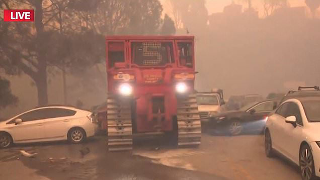 Bulldozer needed to remove vehicles as motorists flee on foot from LA ... Bulldozer needed to remove vehicles as motorists flee on foot from LA ...