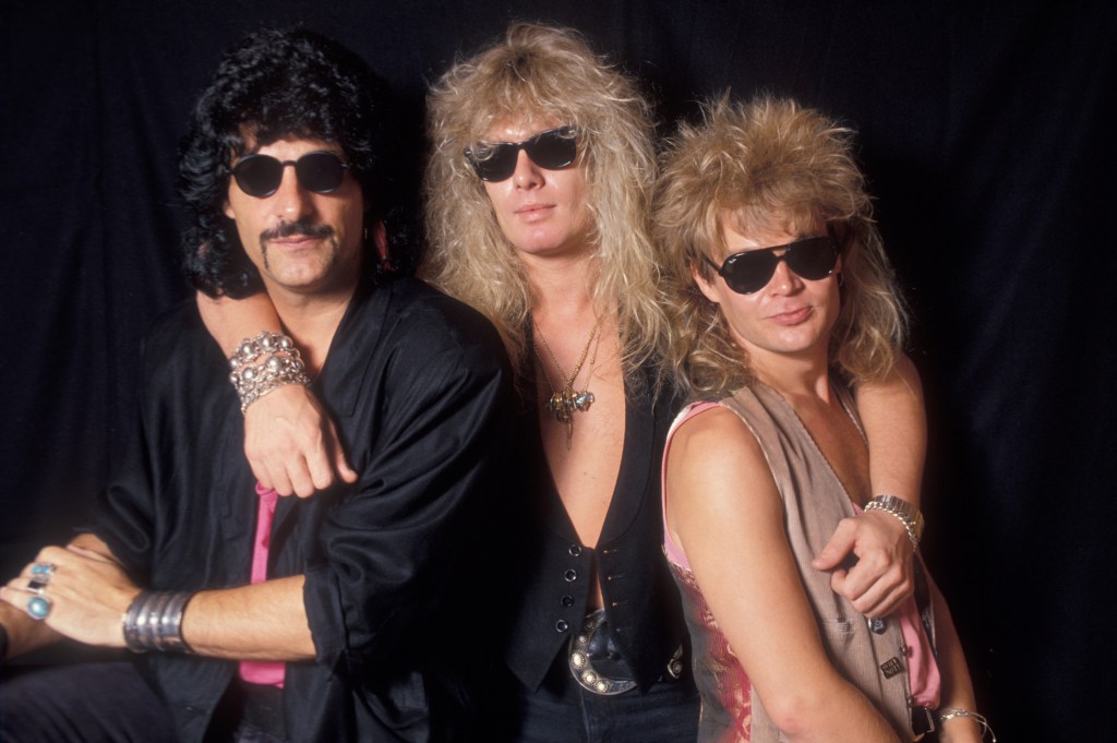 Legendary guitarist dies at 65