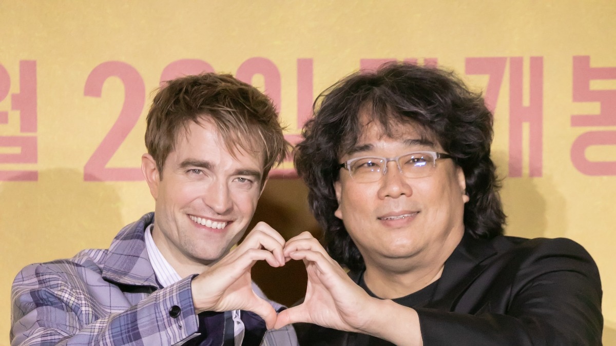 'Obsessed': Robert Pattinson's 'finger heart' pose in Seoul drives fans ...