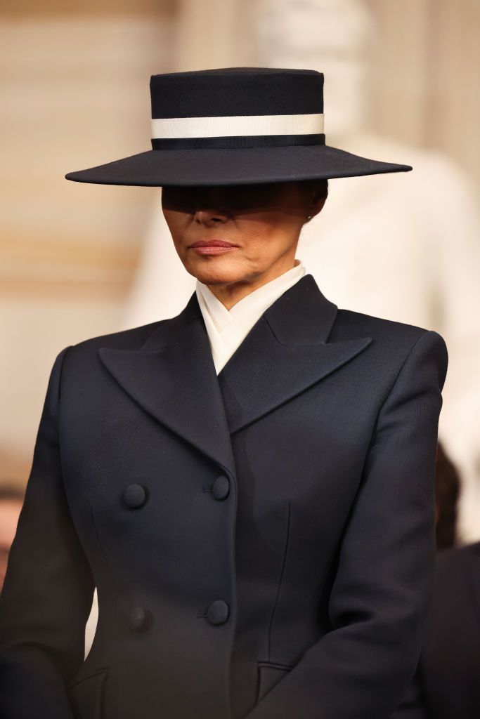 Tutto sul cappello indossato da Melania Trump all'insediamento