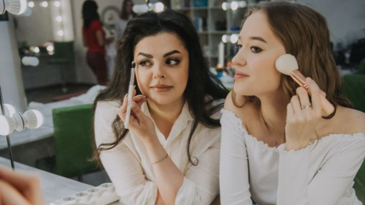 Know how sharing makeup and skincare products can harm your skin