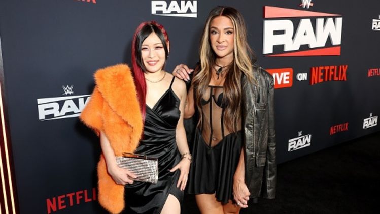 IYO SKY and Dakota Kai: A strong bond amidst WWE RAW challenges