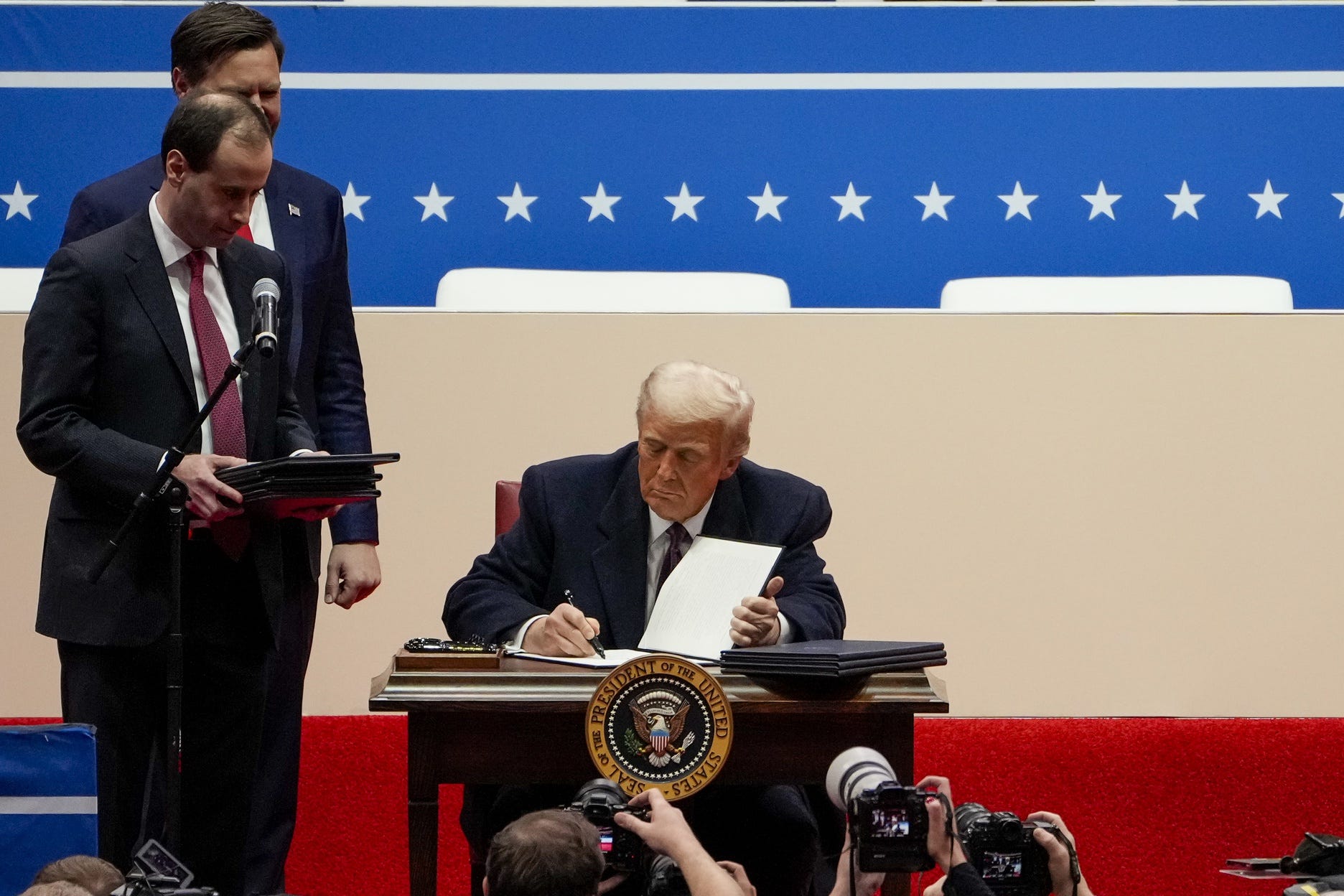 White House takes down Spanish site. How could Trump changes affect MS ...