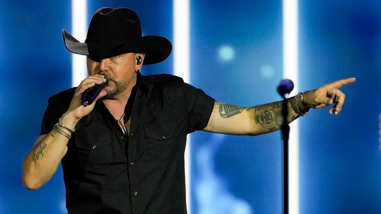 Country music singer Jason Aldean performing in central Indiana on ...