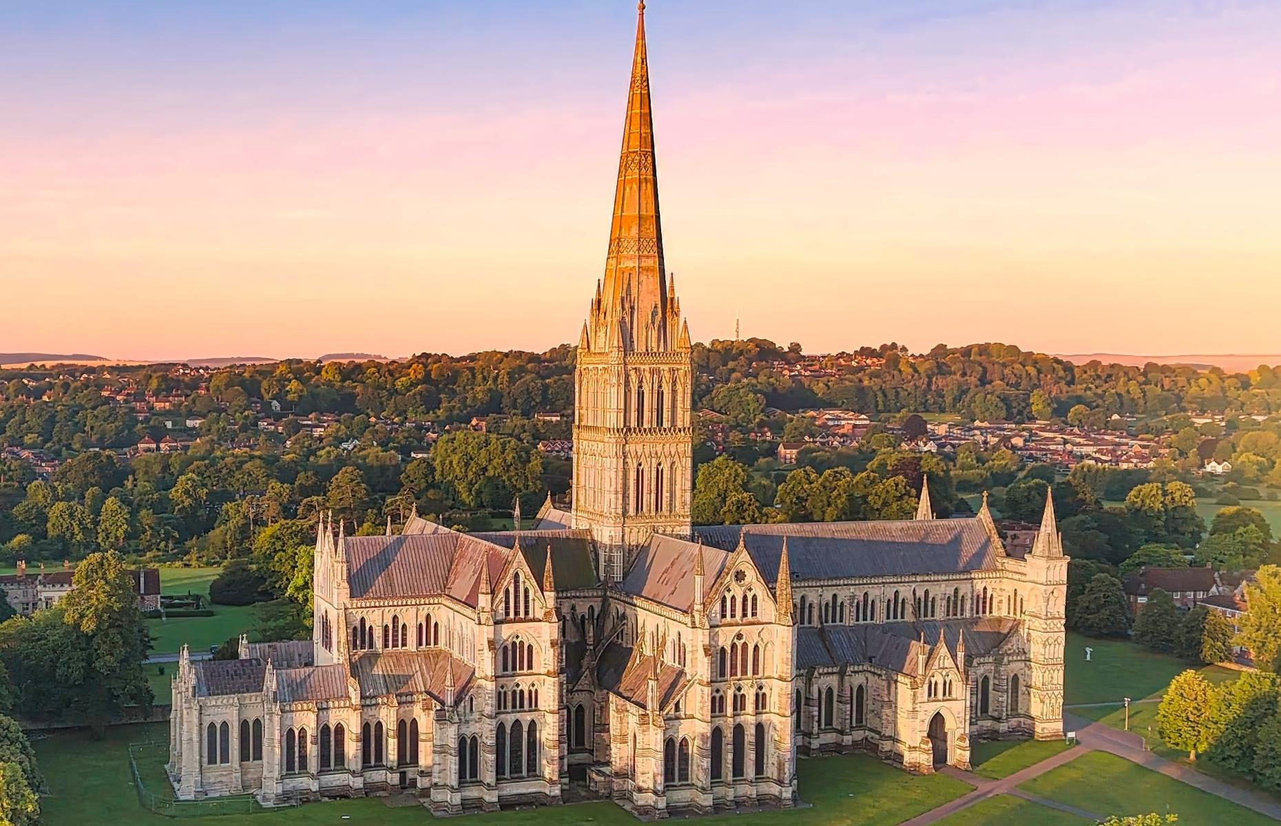 Beautiful cathedrals around the world everyone should visit before they die