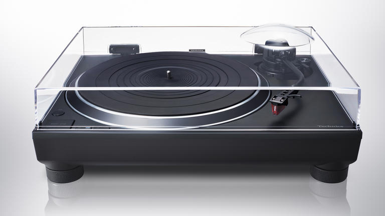 Technics leads a talented and versatile vinyl system that will excel in ...