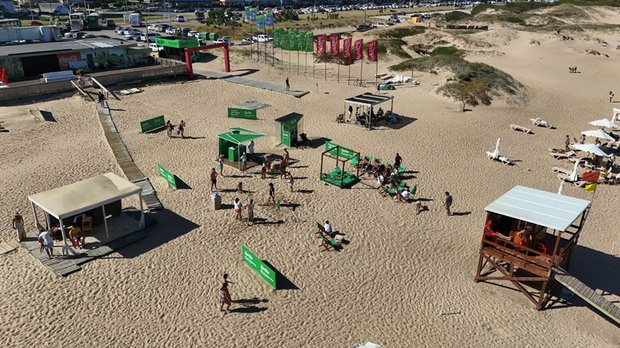 Sprite invita a los turistas a refrescarse en Punta del Este