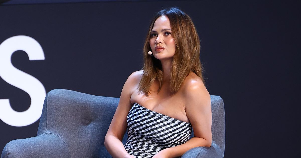 In True Shocker Chrissy Teigen Has the Best Take on TikTok Shutdown ...