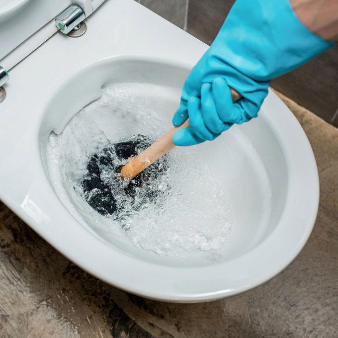 How to unclog a toilet