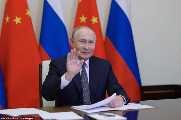 Thousands of British troops prepare for possible Putin NATO invasion Thousands of British troops prepare for possible Putin NATO invasion