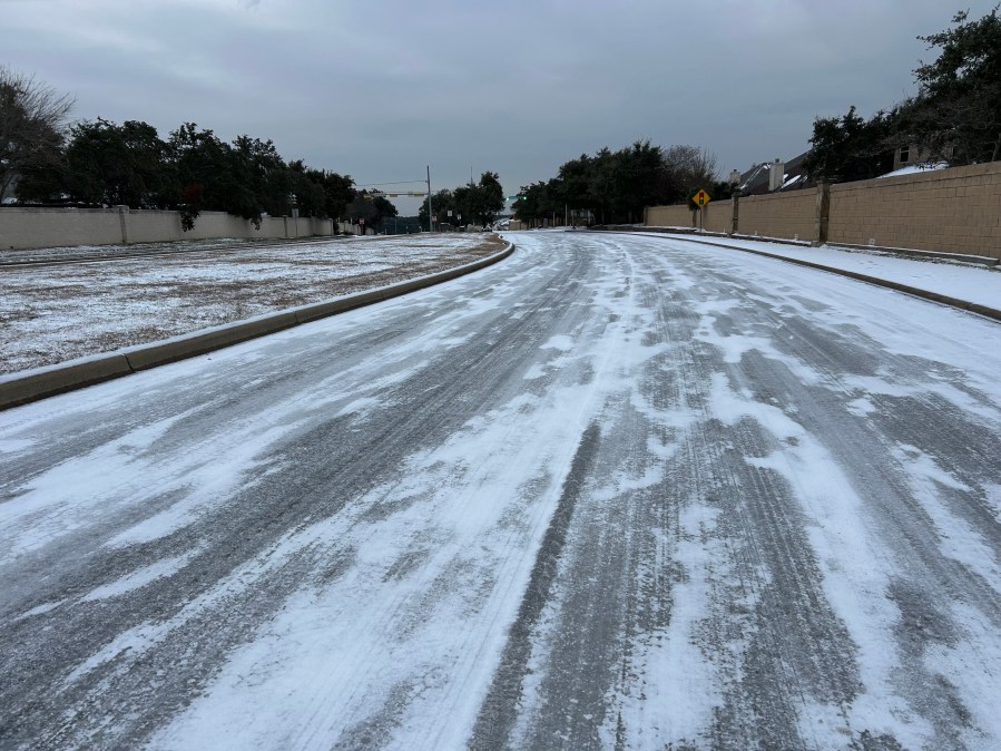Snow, icy conditions impacting airport travel in Texas