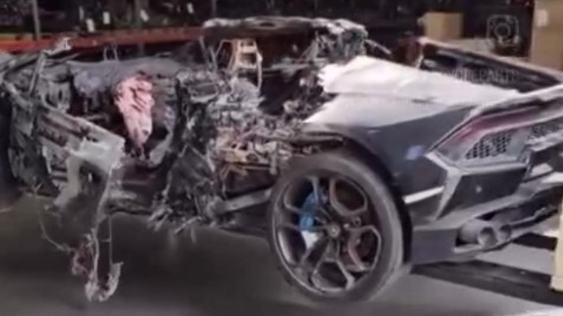 Crashed Lamborghini Huracan Gets Salvaged in Painful Farewell