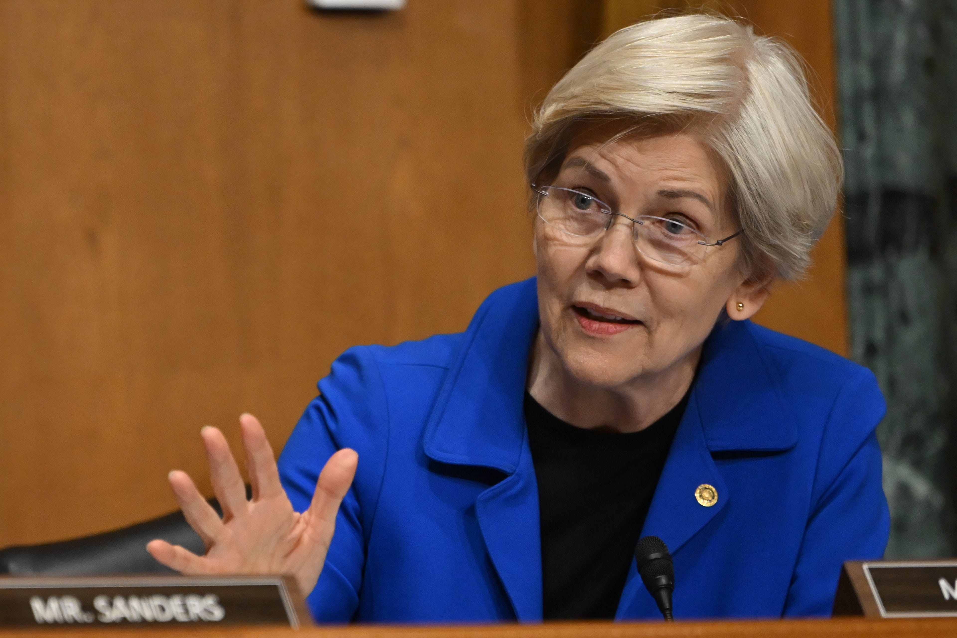 Elizabeth Warren says Trump's inauguration 'feels like a gut punch ...