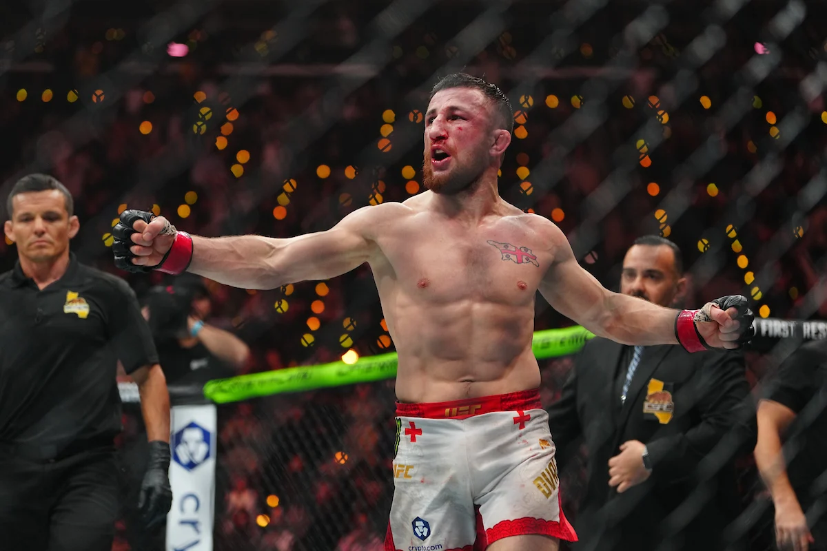 Lanzan uniformes personalizados para campeones en UFC 316