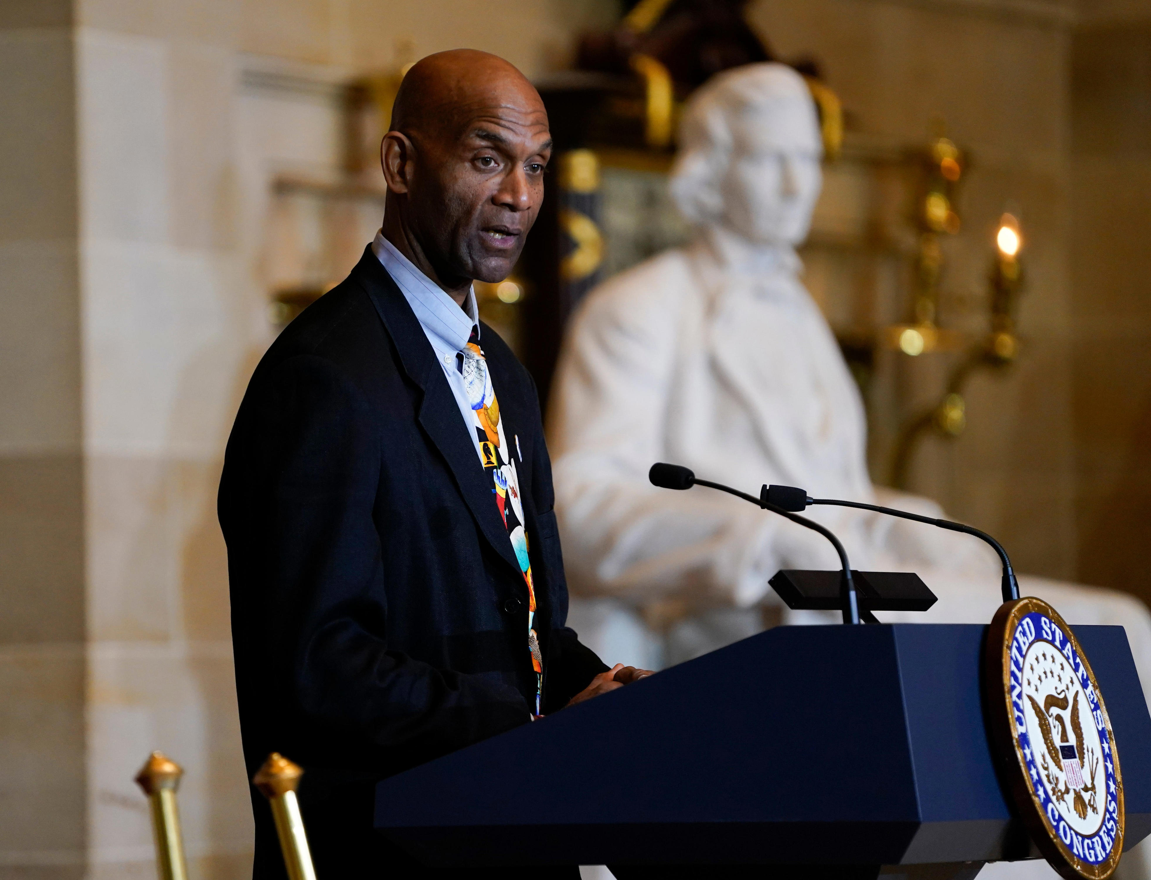 Larry Doby honored with Congressional Gold Medal in D.C.