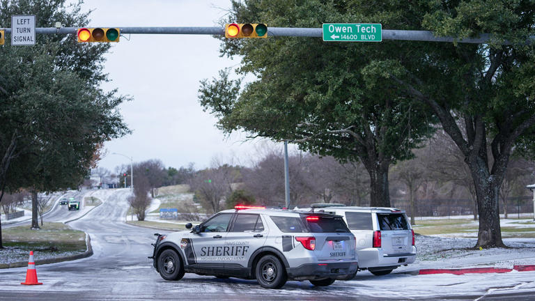 Winter weather hits Texas: See live map of road conditions, closures