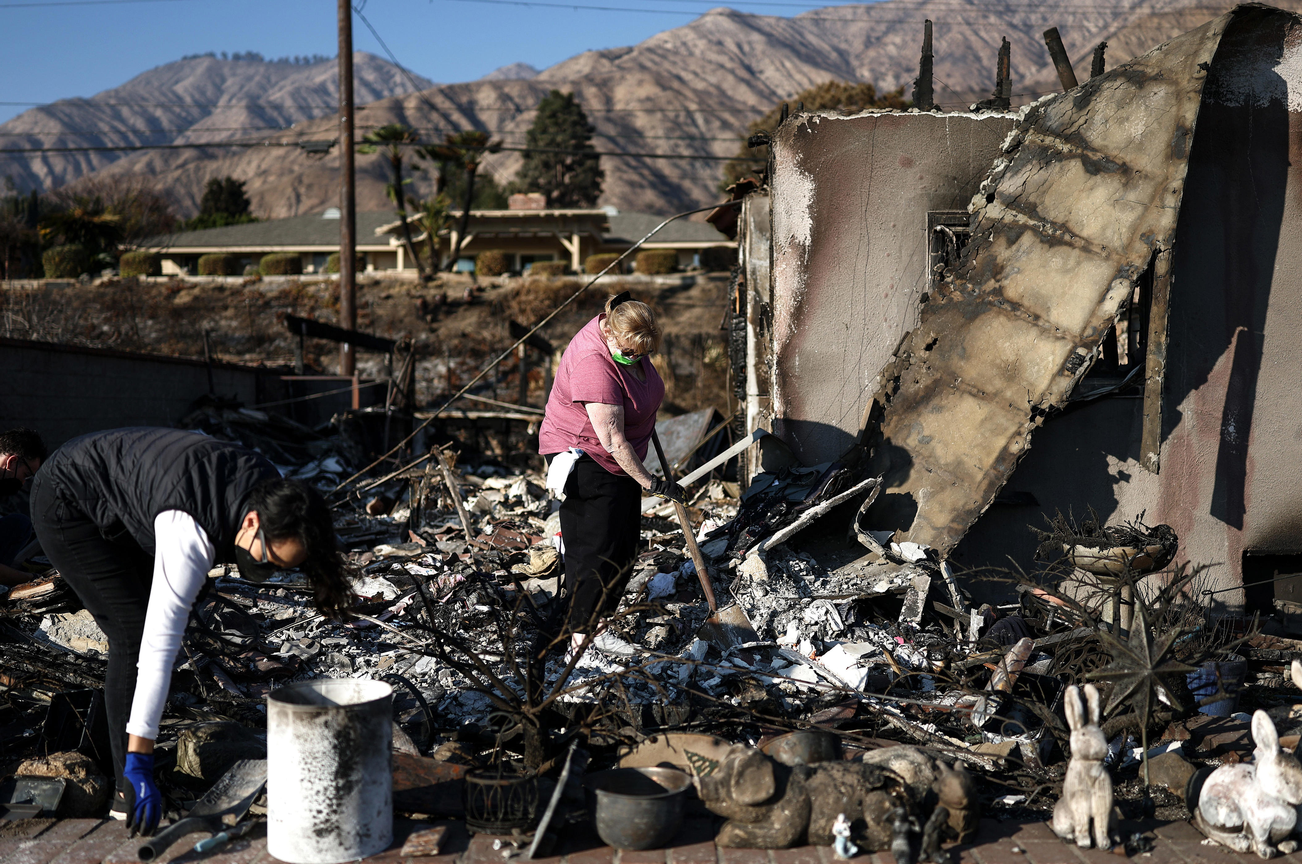 Warning about winds issued as Los Angeles County reopens Altadena to ...