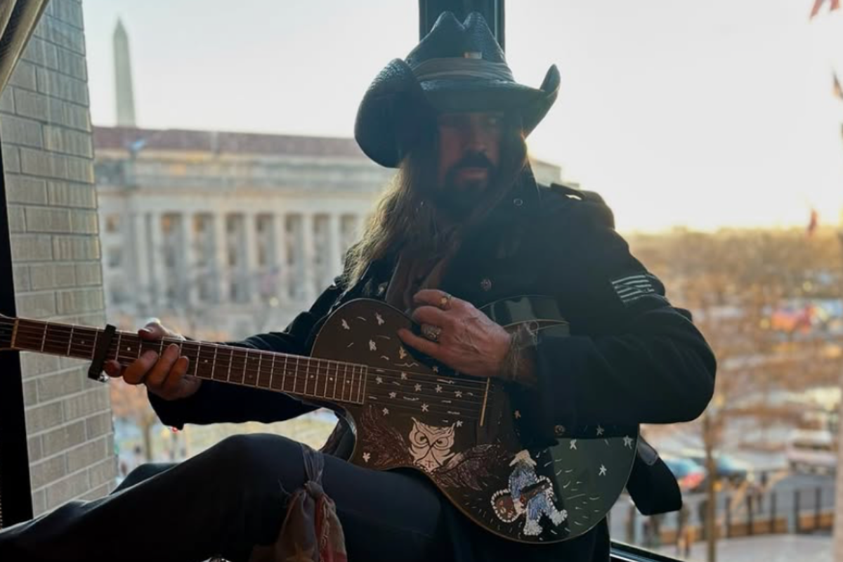 Billy Ray Cyrus Has Onstage Meltdown While Performing at Donald Trump's ...