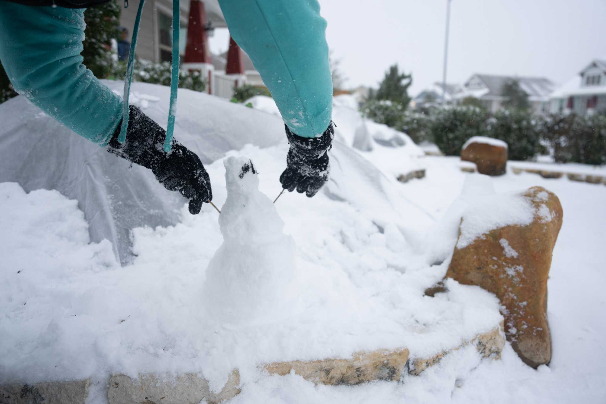 Friendly snowball fight breaks out between Houston first responders ...