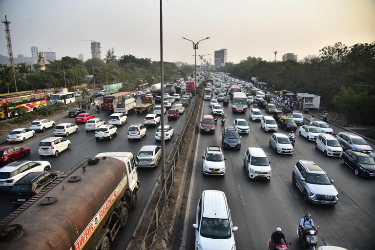 Coldplay Concert At DY Patil Stadium: Traffic Delays Persist On Sion ...