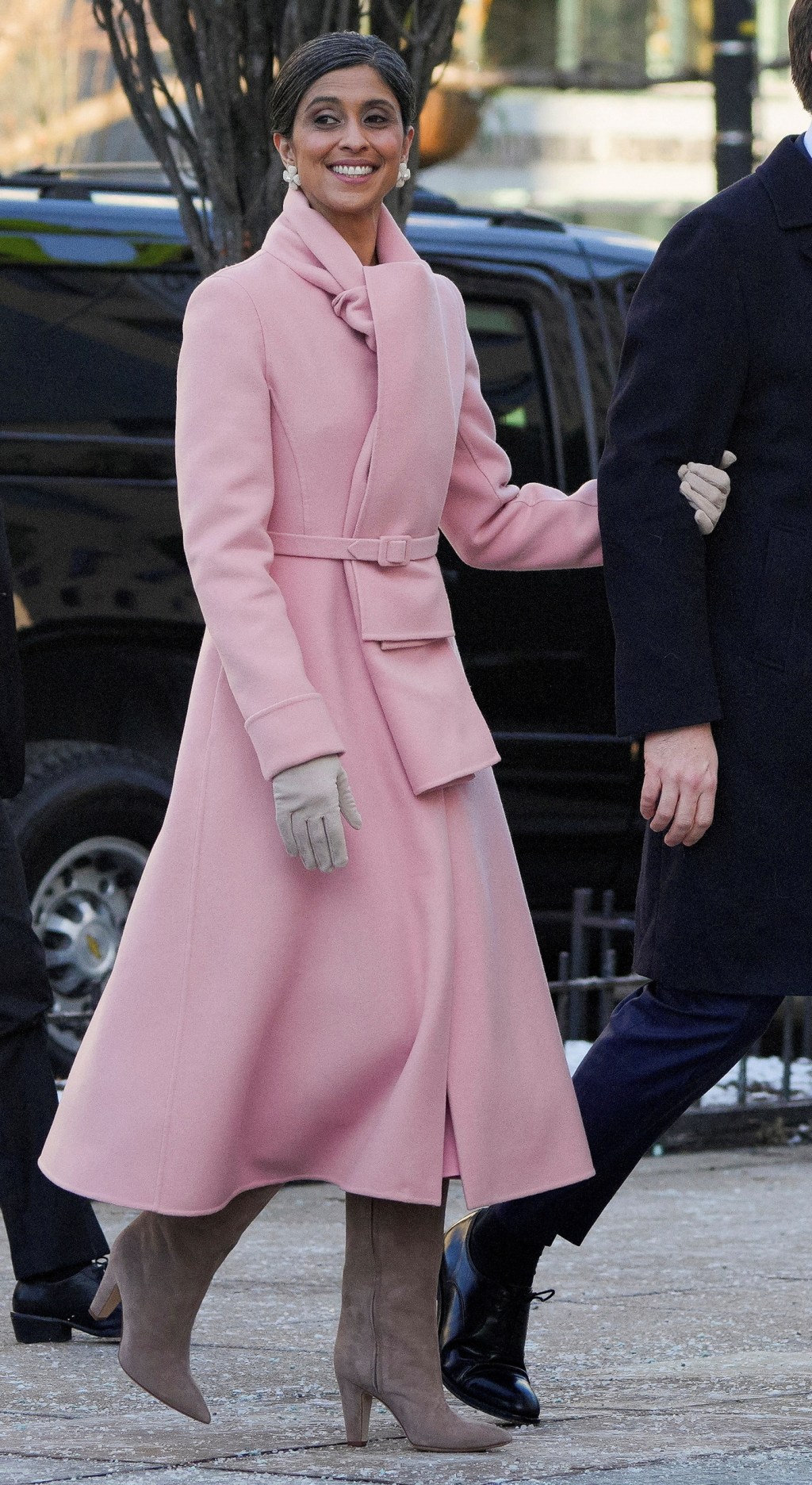 Usha Vance selects shimmering sapphire gown for President Trump’s ...