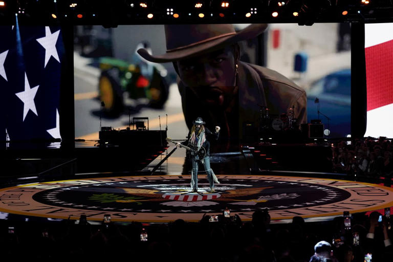 Billy Ray Cyrus melts down during ‘embarrassing’ performance at Trump’s ...