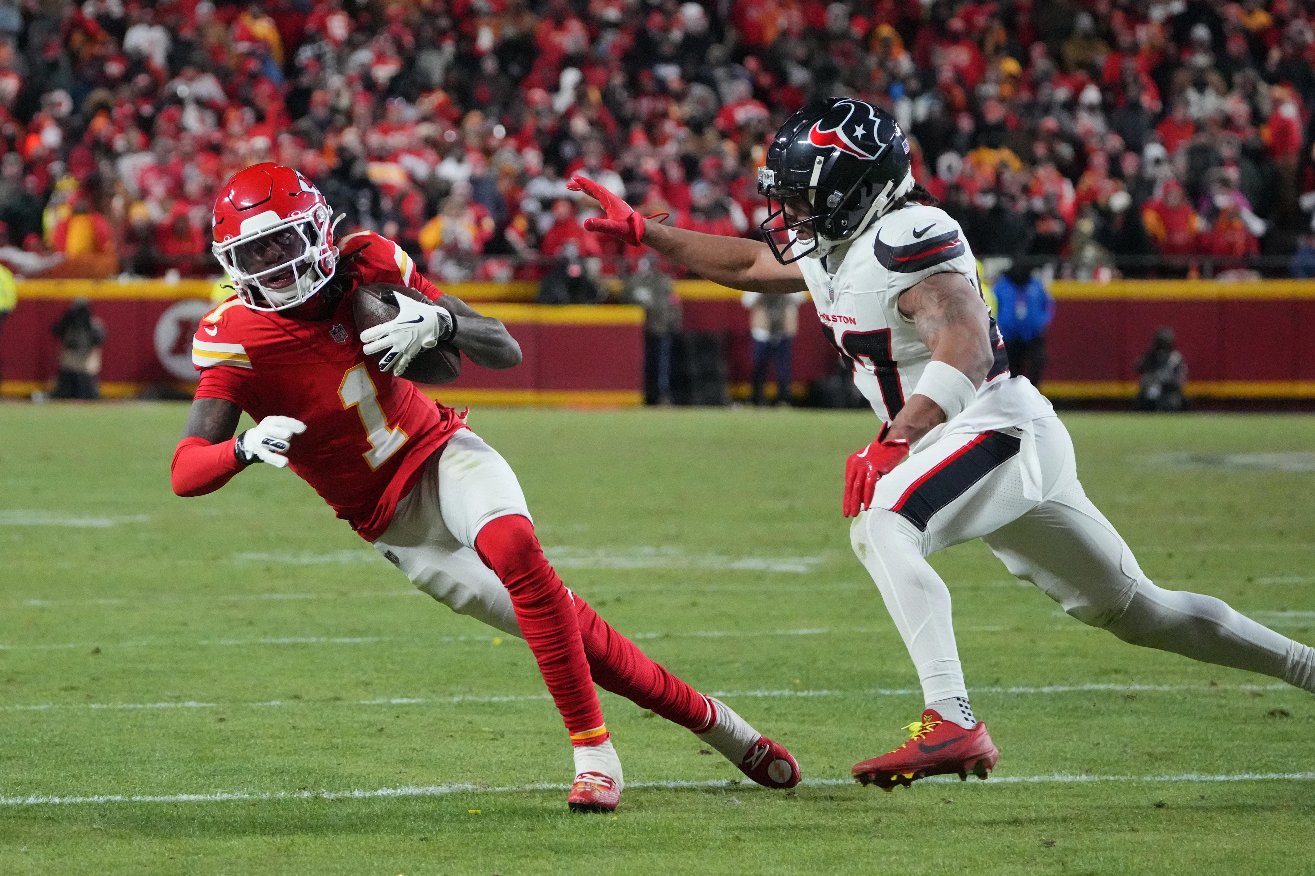 Chiefs WR Xavier Worthy on meeting Taylor Swift: 'She's taller than me'